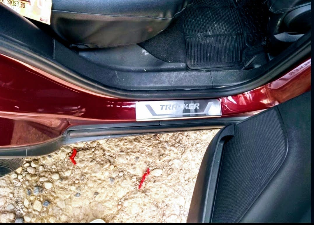 Pisa pies en acero inoxidable para tu auto - Para tu carro